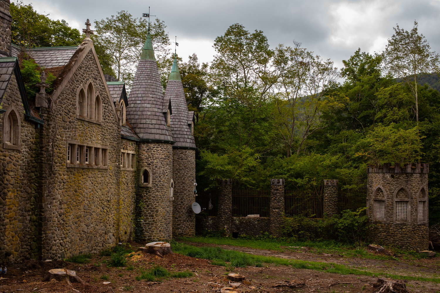 The Derelict Dundas Castle in New York - Abandoned Spaces