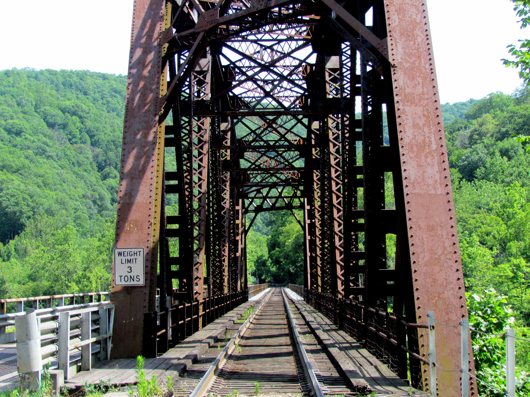 The Story Behind This West Virginia Ghost Town - Abandoned Spaces