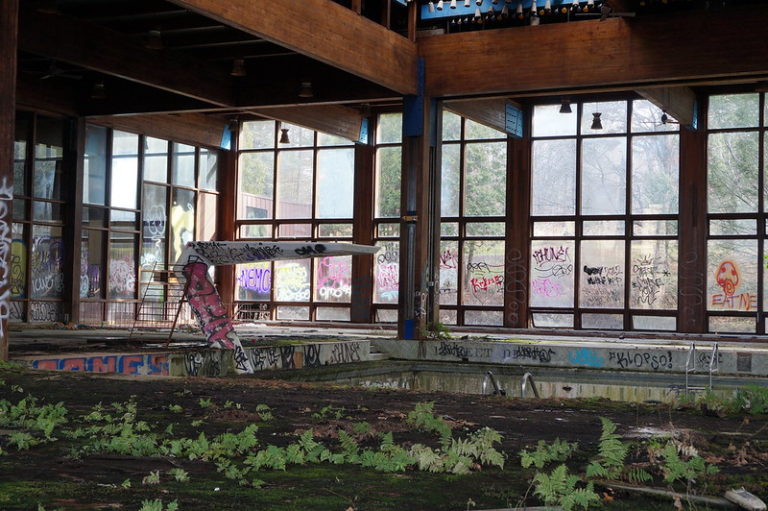 Grossinger's Resort: A Now-Demolished Holiday Getaway in the Catskills