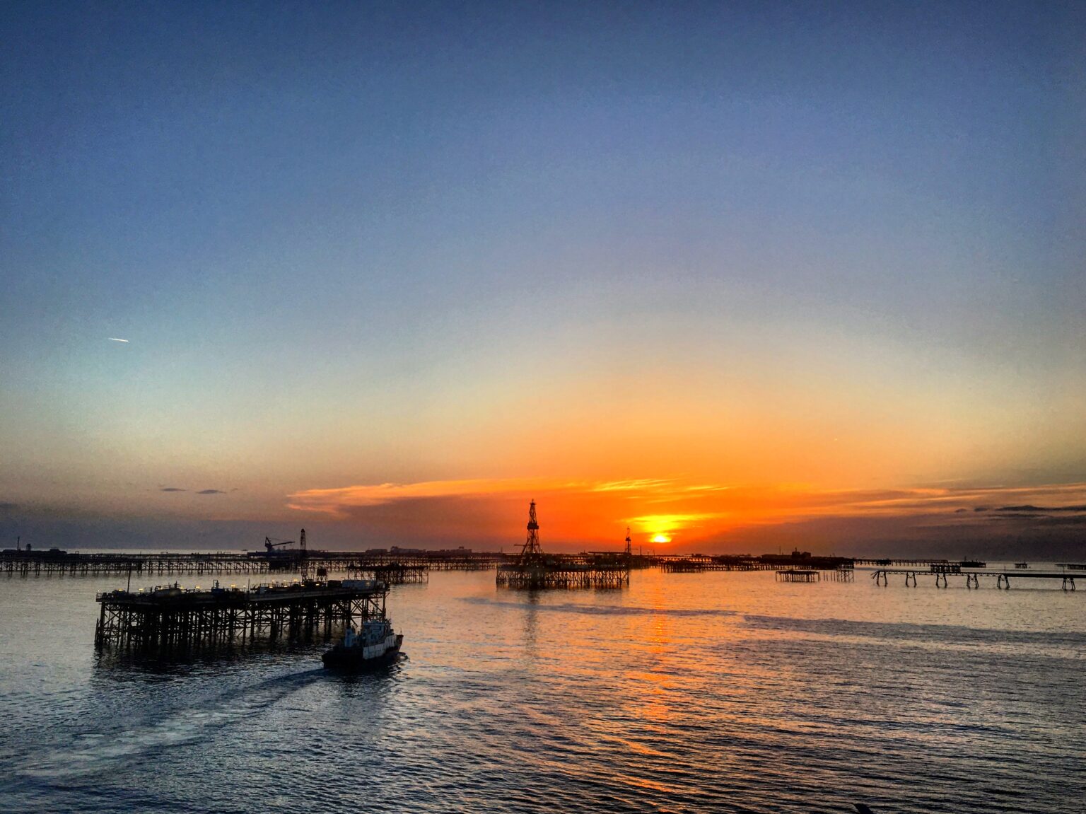 The Floating City of Neft Dashlari is Slowly Being Reclaimed By the ...